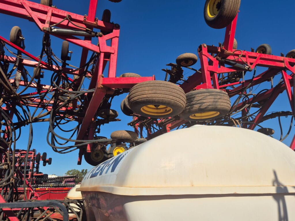RedMac Ag Services » Seed Hawk Rig -SH7212 Bar & 17.5C Cart